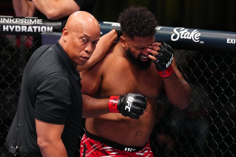 How Daniel Cormier Accidentally Leaked the Biggest UFC 32...